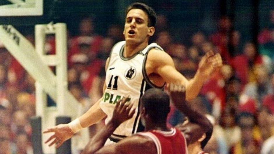 ΠΗΤ ΠΑΠΑΧΡΟΝΗΣ: ΕΝΑΣ ΡΟΜΠΟΚΟΠ ΤΟΥ ΜΠΑΣΚΕΤ | Basketbook